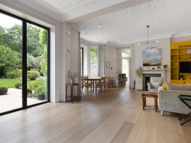 A Landmark Family House with Pool and Direct Access to Wandsworth Common