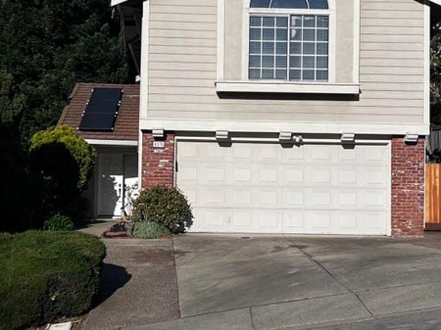 A Large Bedroom for Rent