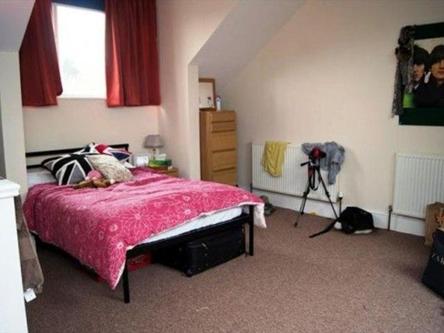 A large 4 bedroom house in the Ecclesall area near to SHU