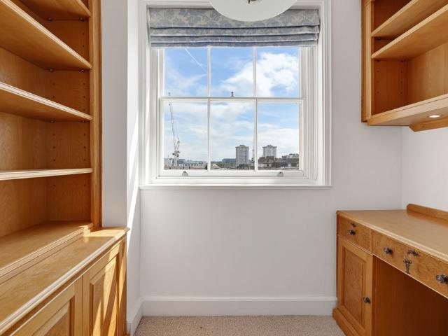 A Lateral Apartment Overlooking Regent's Park in Cumberland Terrace