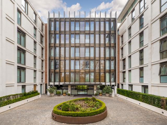 A lateral apartment with far reaching proportions at Holland Park Villas