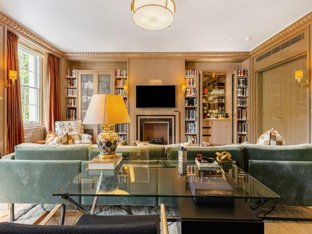 A Lateral Belgravia Apartment with Exceptional Reception Space