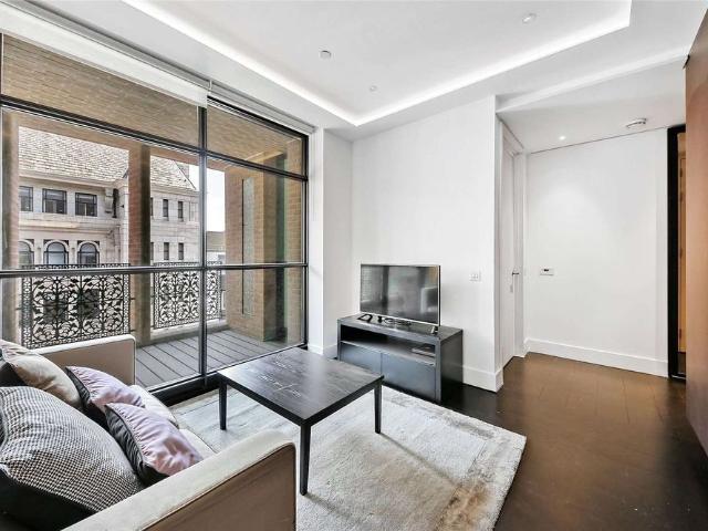 A Lavish 5th floor apartment within a stylish and highly desirable boutique new development. Beautiful open plan reception, large double bedroom and a contemporary bathroom