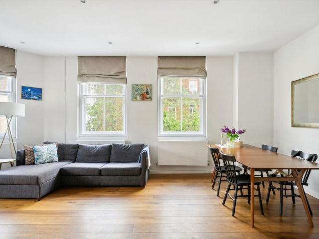 A light filled two bedroom apartment for let in a sought after Chelsea SW10 address