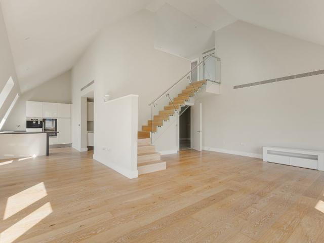 A light filled lateral apartment with terraces in the heart of Notting Hill