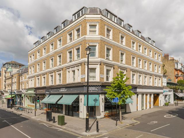 A Light Filled Penthouse with a Private Roof Terrace on Hereford Road