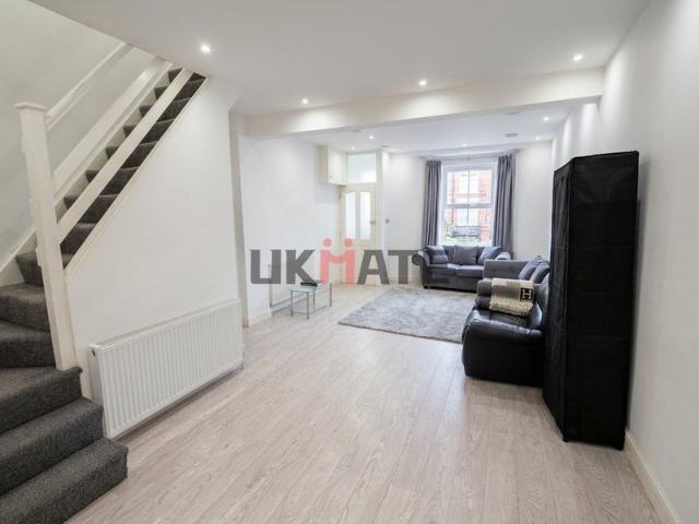 A Local London Lifestyle at Pond Road