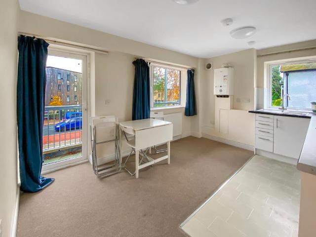 a London Road, Oxford, OX3 2 bed flat to rent £1,837 pcm £424 pw
