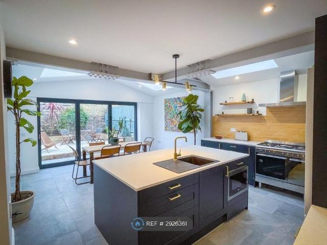 A, London SE15, 2 bed maisonette to rent, £3,600 pcm | PrimeLocation
