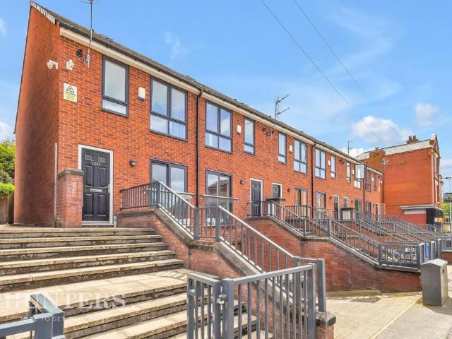 A Lower Broughton Road, Salford. 4 bed townhouse to rent £2,400 pcm £554 pw
