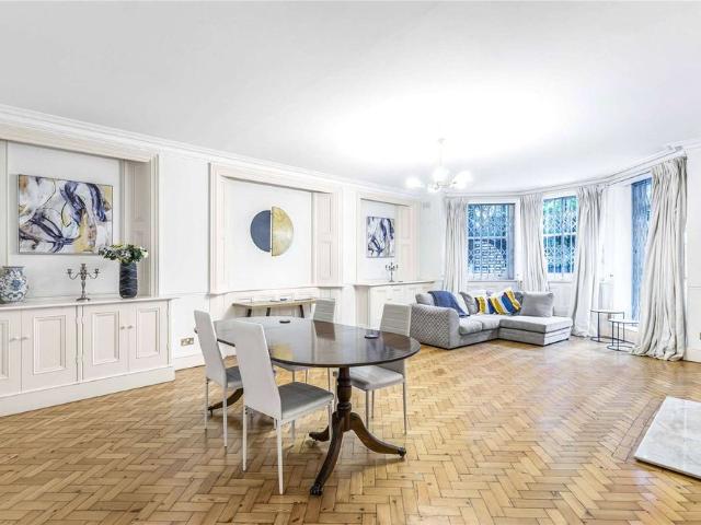 A lovely two bedroom lateral apartment with private patio and communal gardens adjacent to Wimbledon Common