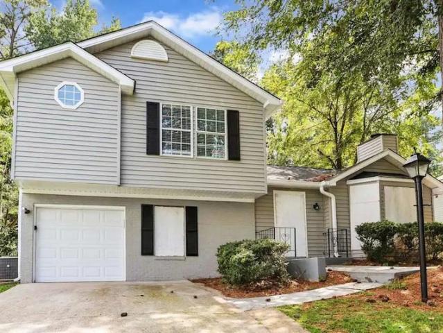 A lovely and spacious home in a seerene Neigborhoo