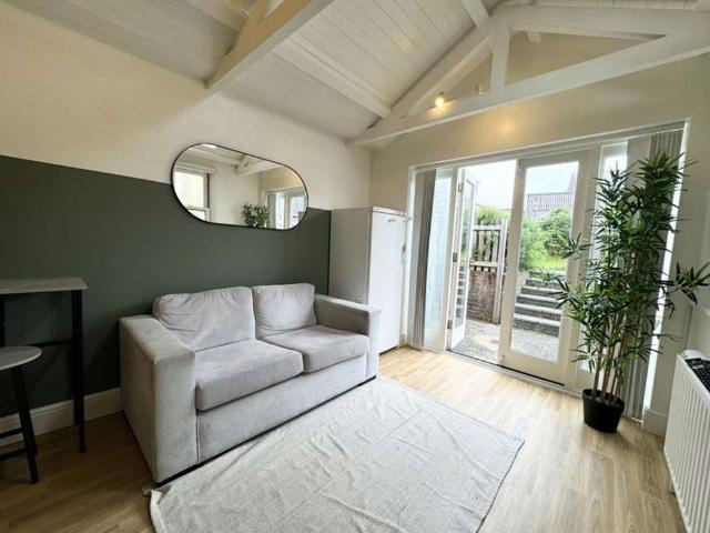 A Lovely House share in Hampshire Room 1