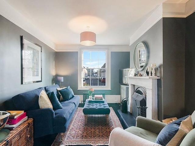 A lovely spacious 3 bedroom house in E1