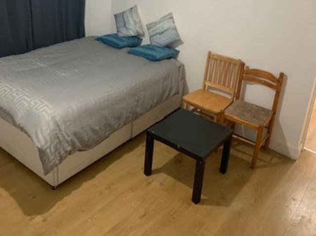 A lovely studio flat with garden NW10