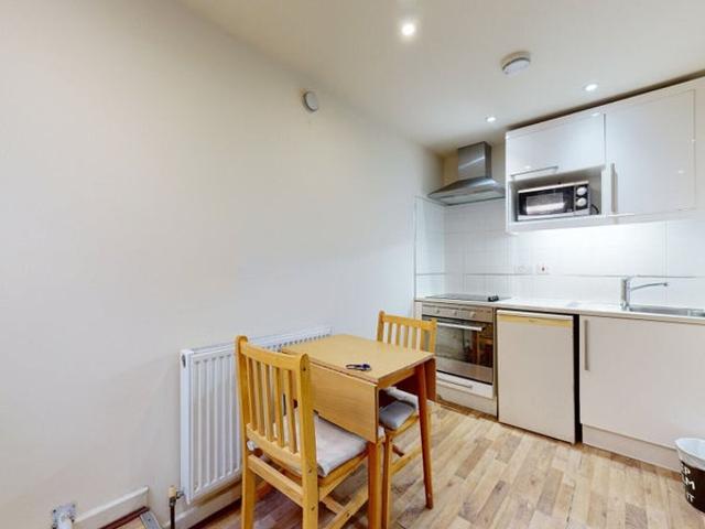 A Lovely Studio in Cricklewood Some Bills Included