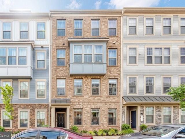a Park Central Ter, Manassas Park, Condo For Sale