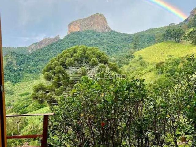A Pedra do Baú entra pela varanda