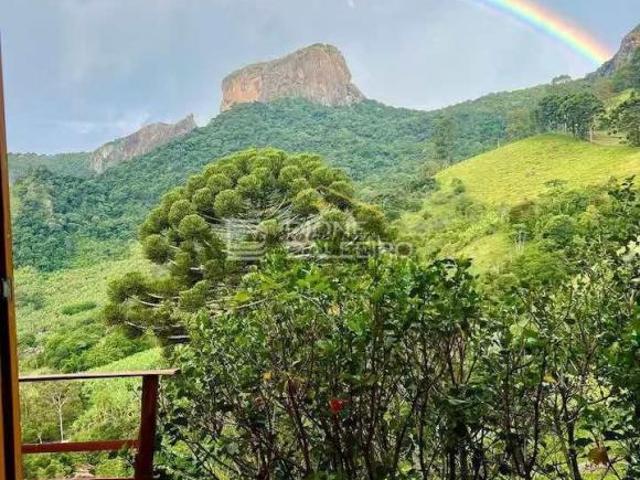A Pedra do Baú entra pela varanda
