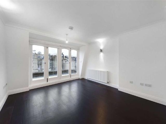 A penthouse bedroom apartment in a recently refurbished building benefitting from a generous terrace off of the reception room, lift access and wooden flooring throughout