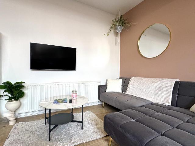 a Peveril Street 16845, Arboretum NG7 4 bed flat to rent £2,376 pcm £548 pw
