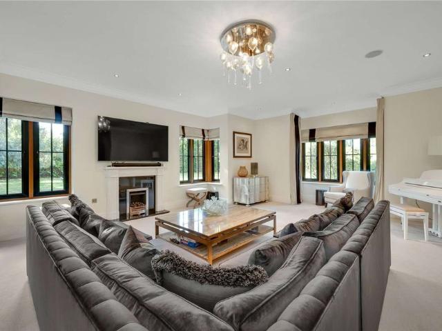 A prestigious seven bedroom gated residence in a prime location