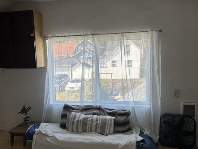 A private, furnished room in Everett