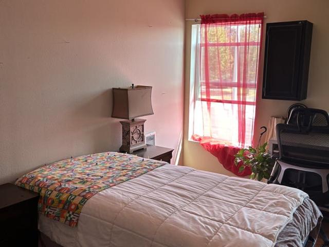 A private, furnished room in Everett