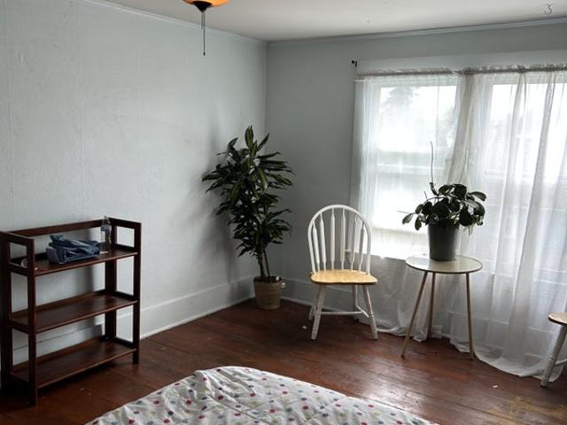 A private, furnished room in Everett