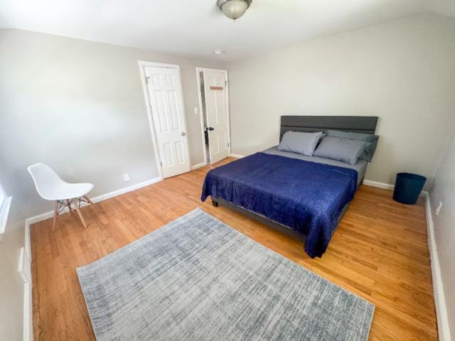 A PRIVATE ROOM WITH BATHROOM TO RENT IN A SHARED