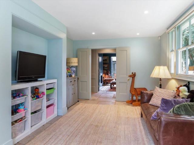 A rare opportunity to rent a 5 bedroom double fronted Georgian home in the heart of Richmond