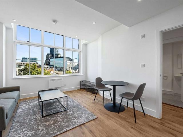 A recently refurbished one bedroom apartment in a convenient City location