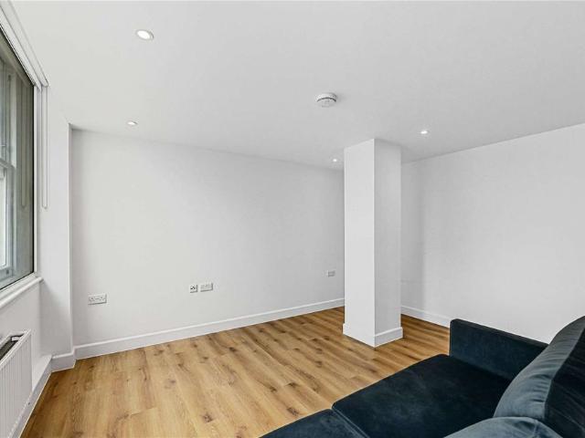 A recently refurbished one bedroom apartment set in a popular development