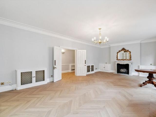A recently refurbished four bedroom apartment to rent in Marylebone, W1H