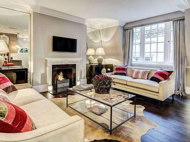 A refined luxury one bedroom apartment in the heart of St James's, SW1