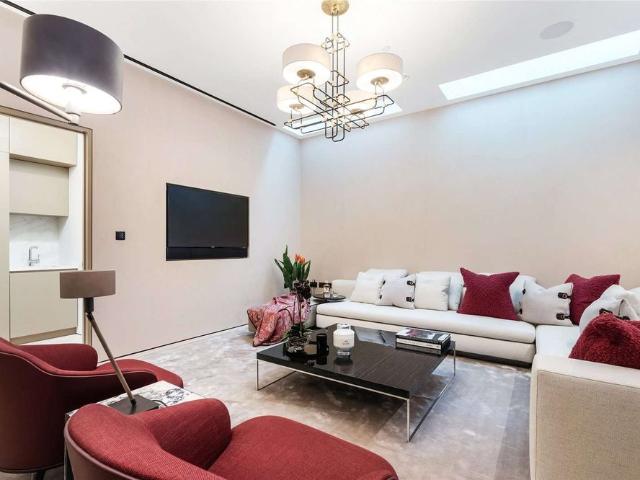 A remarkably finished three bedroom mews house completed to the very highest of interior design standards. No expense spared details fill this modern house throughout