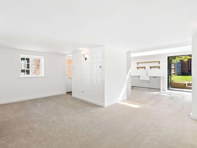 A renovated and extended Grade II listed cottage, in the heart of this picturesque village