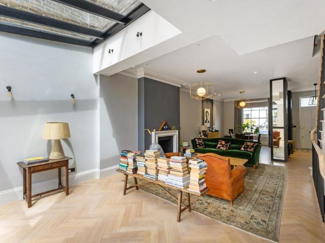 A Renovated Five Bedroom House on Chepstow Crescent, with Garden, Cinema and Gym