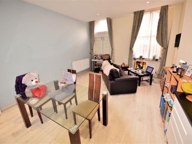A room for rent in 1 bedroom Flat in Aire Street, Leeds