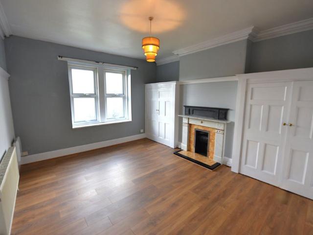 A room for rent in 1 bedroom Flat in Otley Road Flat 3, Leeds