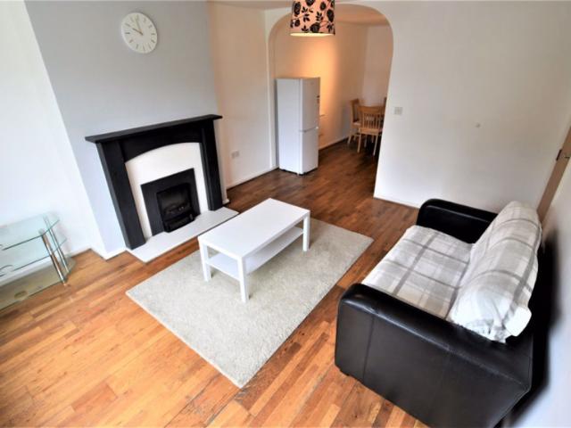 A room for rent in 1 bedroom Flat in Station Road Flat 2, Leeds