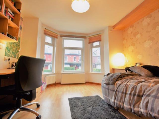 A room for rent in 1 bedroom House Share in Brudenell Mount 2 Bed, Leeds