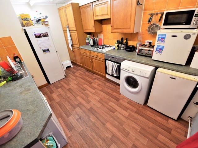 A room for rent in 1 bedroom House Share in Thornville Avenue HS, Leeds