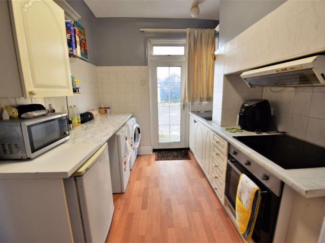 A room for rent in 2 bedroom Flat in Sefton Court, Leeds