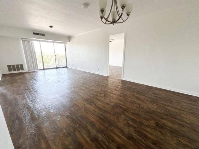 A room in 2B 2B apt in West End