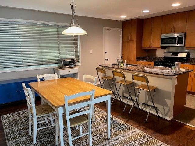 A roommate for excellent Emory location