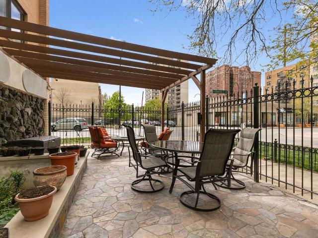 A Stone Beauty in Edgewater! 1 Bedroom Apartment for Rent at 6201 N Kenmore Ave, Chicago, IL 60660 Edgewater