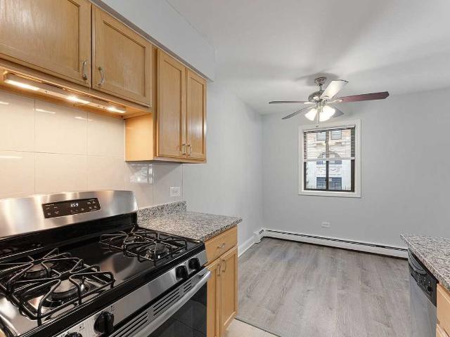 A Stone Beauty in Edgewater! 2 Bedroom Apartment for Rent at 6201 N Kenmore Ave, Chicago, IL 60660 Edgewater