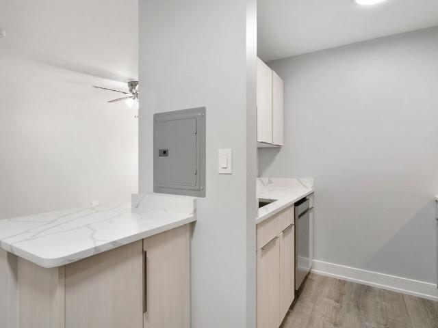 A Stone Beauty in Edgewater! 2 Bedroom Apartment for Rent at 6201 N Kenmore Ave, Chicago, IL 60660 Edgewater