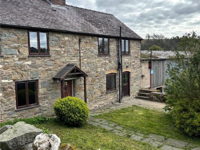 A stone cottage in good condition, located in a quiet rural spot, with adjoining barns available by seperate negotiation